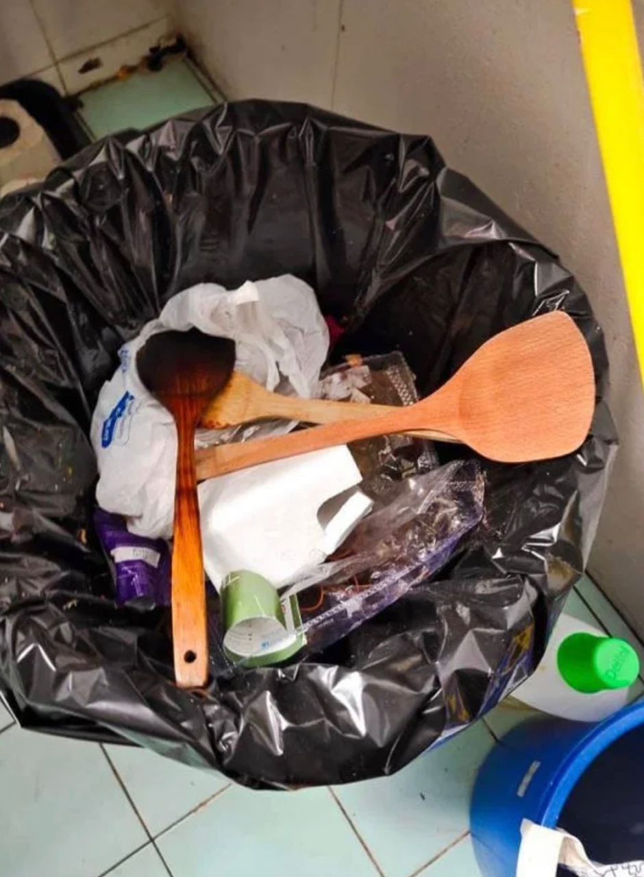 Tak Perasan Ada Selumbar Dalam Masakan, Wanita Buang Semua Sudip Kayu ...